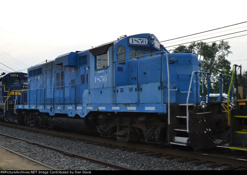 BDRV GP10 1856 in Conrail Blue on 33A